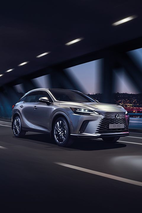 SUV de lux cu dimensiuni generoase si motor hibrid